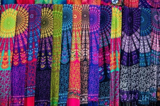 How To Tie And Wear A Sarong [A Step-by-Step Styling Guide] | ChatterSource