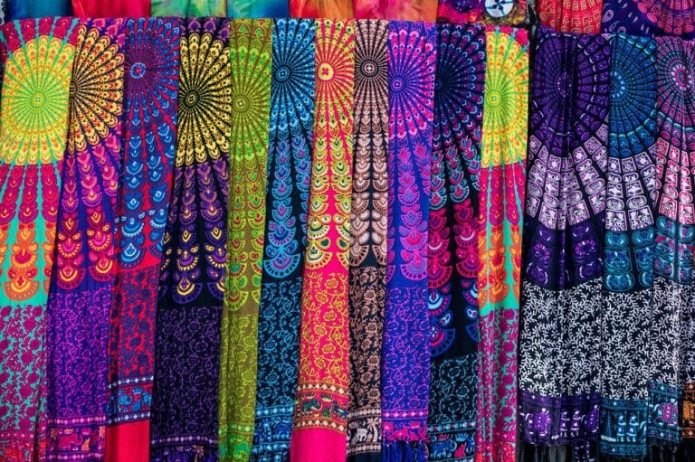 How To Tie And Wear A Sarong [A Step-by-Step Styling Guide] | ChatterSource