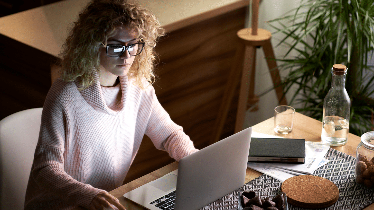 18 Best Smart Mirrors To Try in 2023 [And How Smart Mirrors Work]